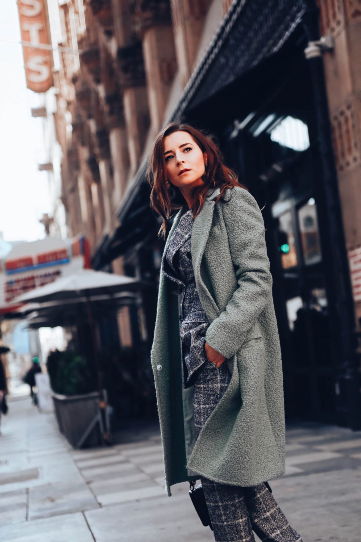 How to wear business suits for women – Suistudio review - Mode Rsvp