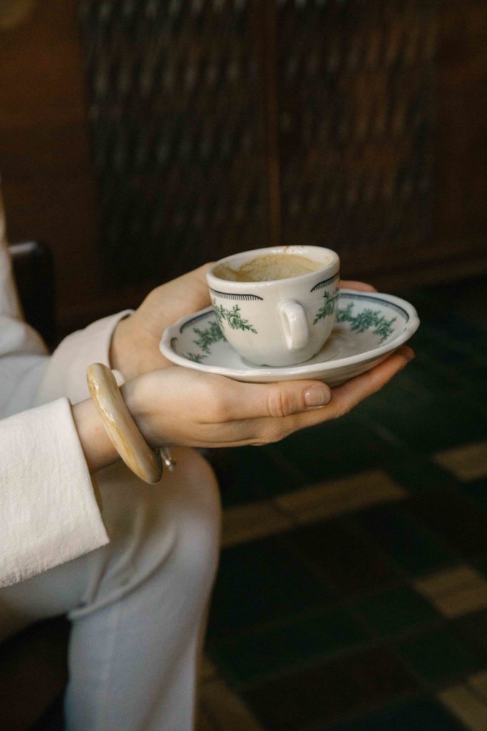 What to wear for a white party: Summer party outfits and white suit for ...